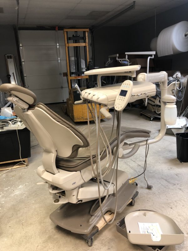 Adec 511 Dental chair with adec 532 delivery System | Diversified ...